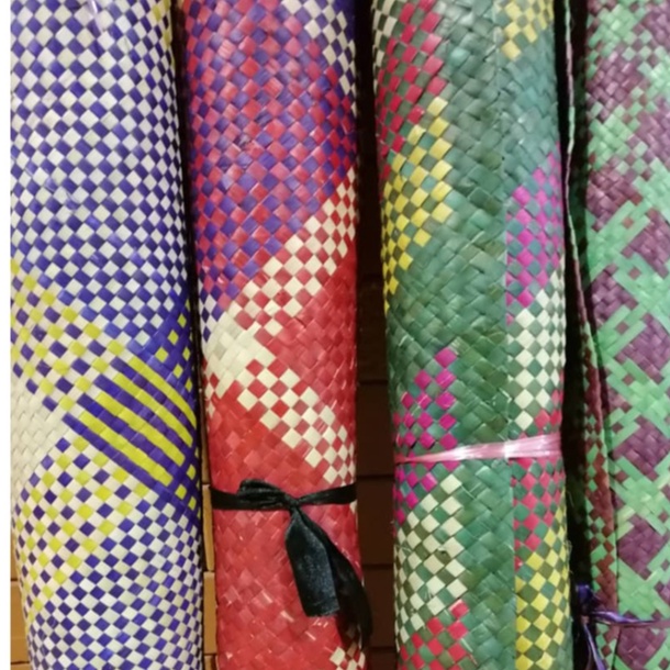 TIKAR ANYAMAN MENGKUANG BEWARNA-LIMITED | Shopee Malaysia