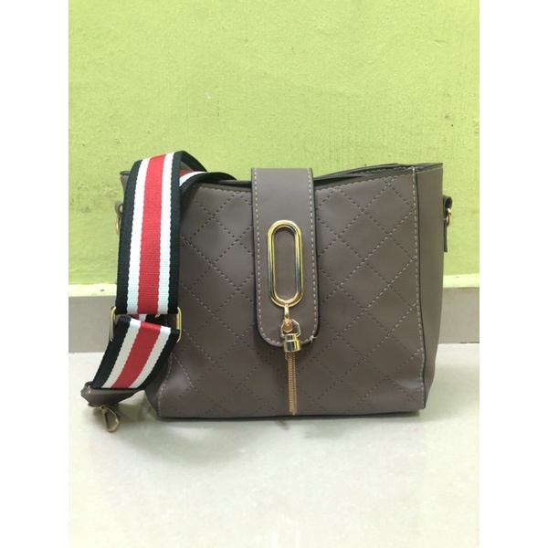 Beg murah dan berkualiti (LIVE LOCK) | Shopee Malaysia