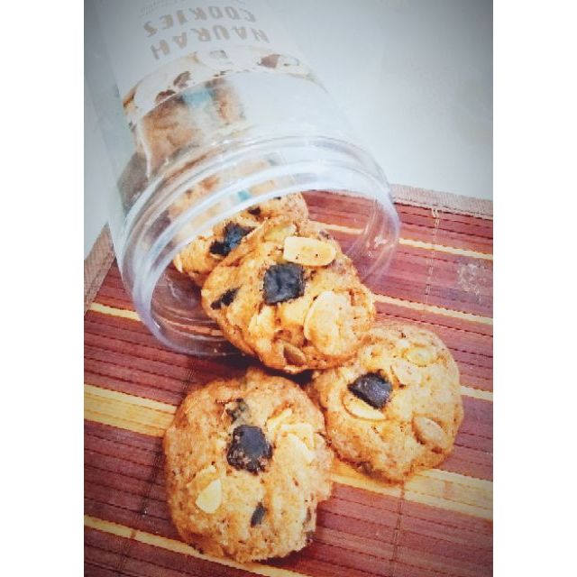 Biskut Coklat Cip plus badam & kuaci. Chocolate chip cookies. (Saiz ...