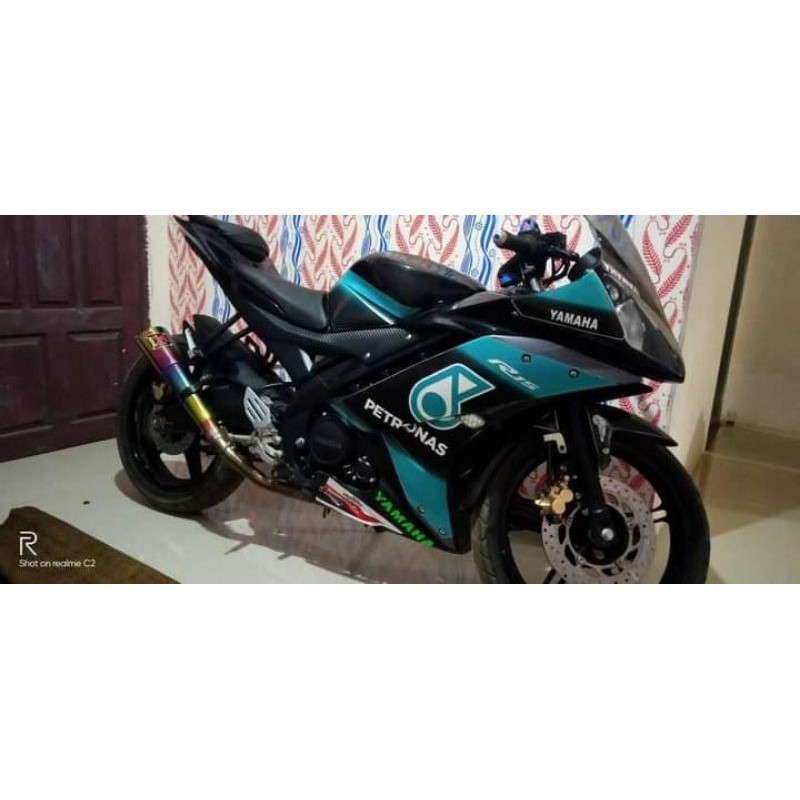HITAM Yamaha R15 V2 petronas variation striping, black and turquoise ...