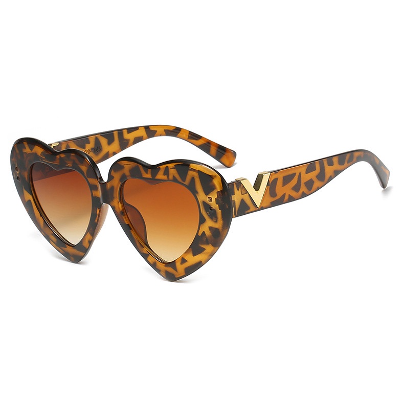 New Fashion Love Heart Sunglasses Women Cute Sexy Retro Cat Eye Vintage