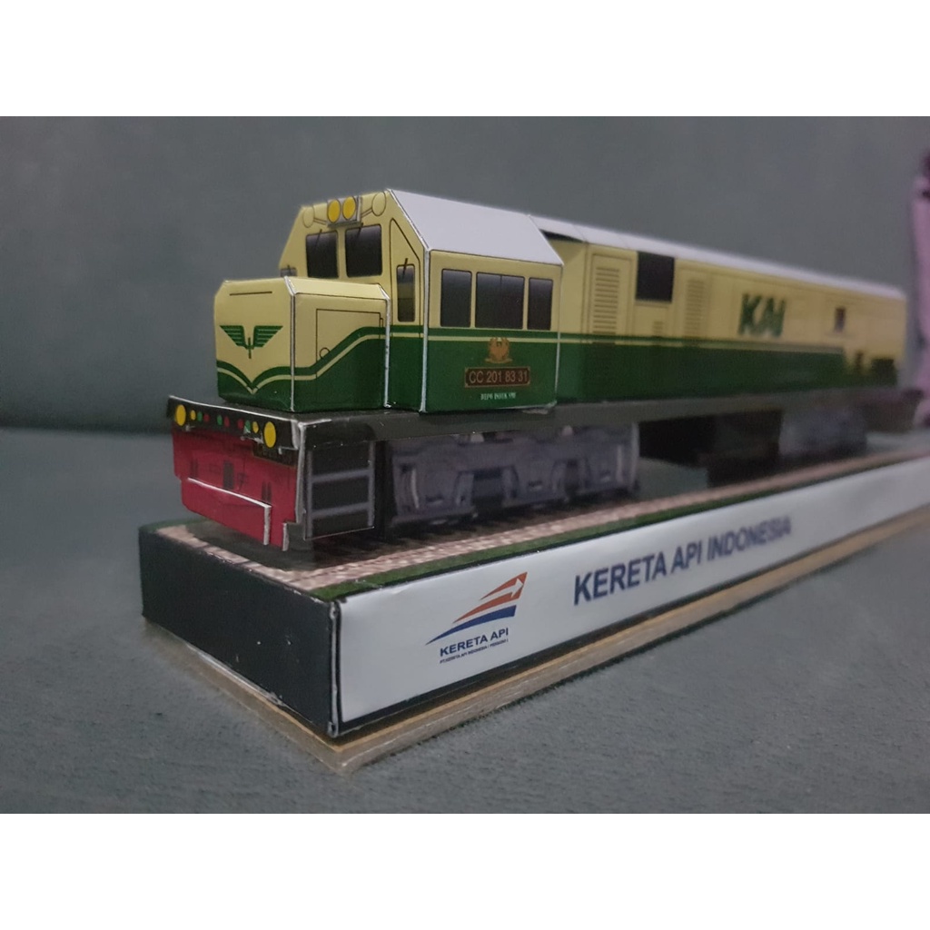 HIJAU Miniature papercraft Green CC201 paper train | Shopee Malaysia