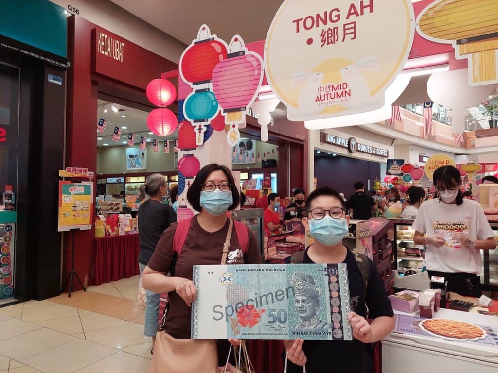 Tong Ah Signature Yolk Pastry & Signature Pineapple Tart 东亚蛋黄酥和凤梨酥系列 ...