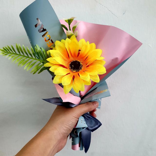 Graduation Mini Bouquet With Sunflower (1 bouquet) | Shopee Malaysia