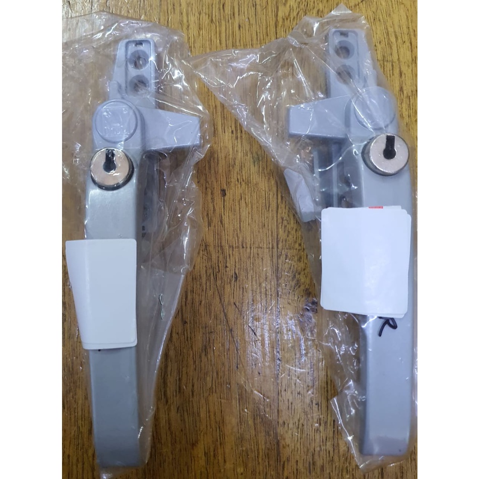 SAFETY WINDOW HANDLE COMPLETE WITH KEY | Shopee Malaysia