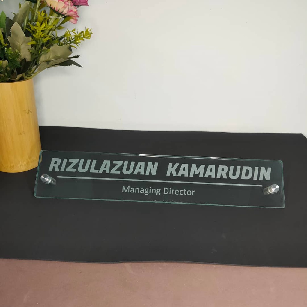 CUSTOM : EXECUTIVE GLASS NAME PLATE / PLAT NAMA KACA | Shopee Malaysia