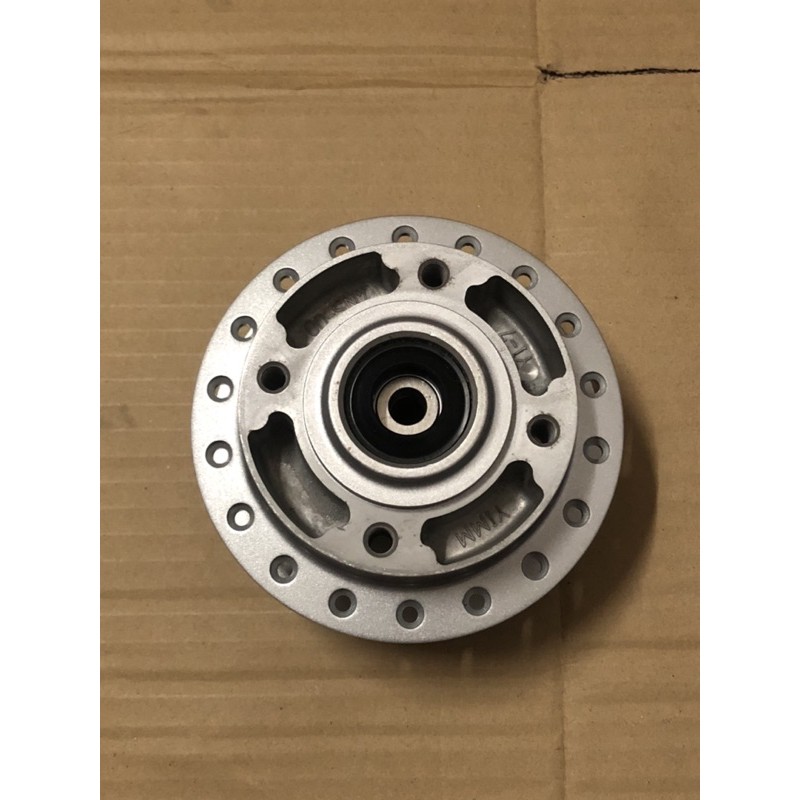 OFFER🔥Yamaha y125z Y110 SRL front hub original no packing with bearing ...