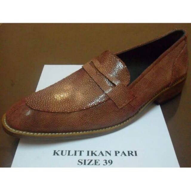 Kasut kulit ikan pari | Shopee Malaysia