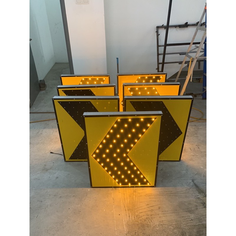 VSAFEMKT WD.39a & WD.39b JKR solar LED chevron traffic road signs ...