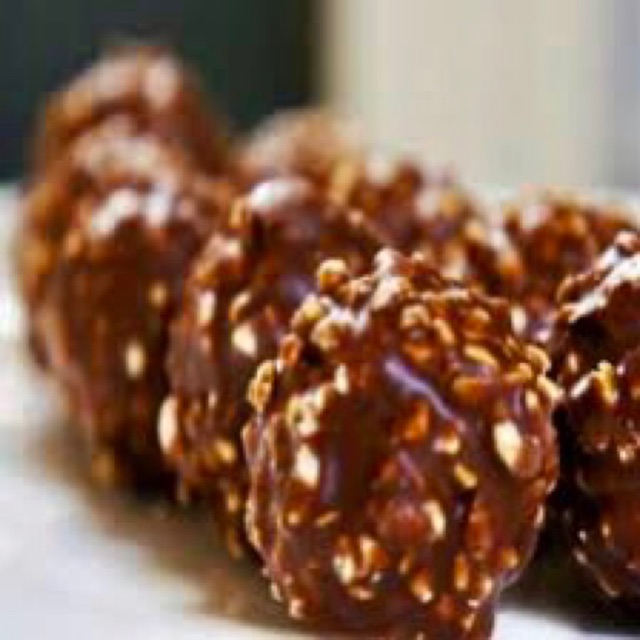 🔥50PCS BISKUT FERRERO MALAYSIA🔥 | Shopee Malaysia