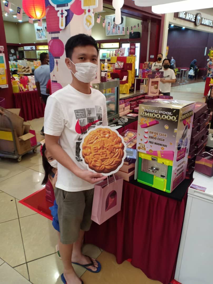 Tong Ah Signature Yolk Pastry & Signature Pineapple Tart 东亚蛋黄酥和凤梨酥系列 ...