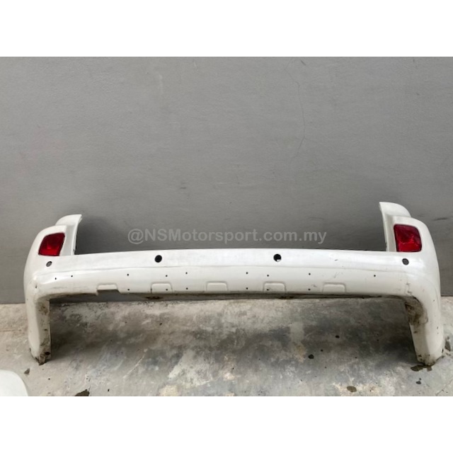 TOYOTA LAND CRUISER UZJ200/ URJ202 / URJ201 Rear Bumper with Reflector ...
