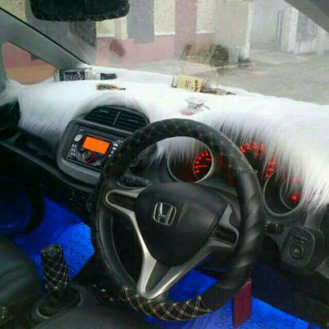 Imported car dashboard dashboard fur mat with long and smooth fur ...
