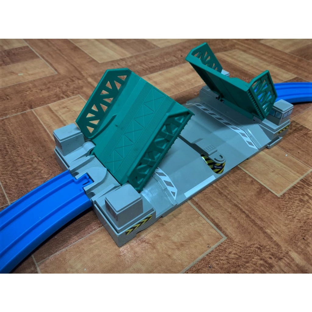 (PRELOVED) TAKARA TOMY PLARAIL BRIDGE AND CROSSING | Shopee Malaysia