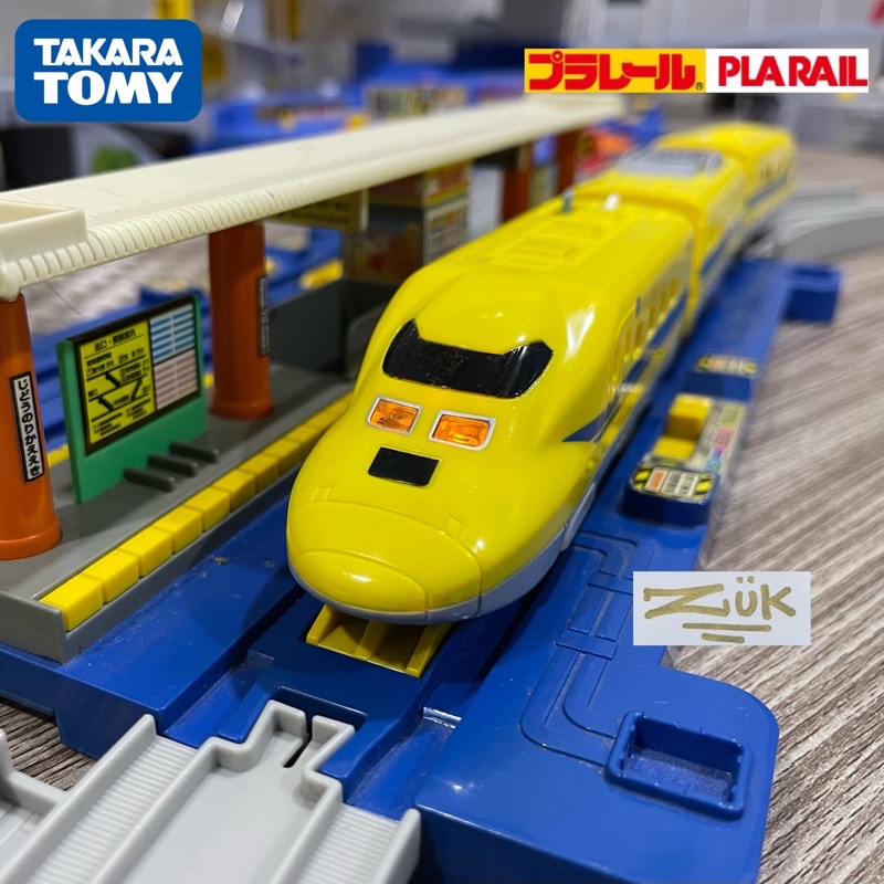 PRE-OWNED - Genuine Takara Tomy Plarail Shinkansen Doctor Yellow Train Set with Light | Shopee ...