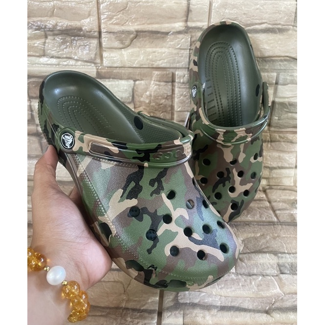 Crocs Classic Clog Camo / Slides / Sandals | Shopee Malaysia