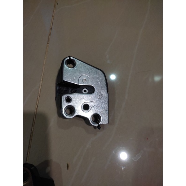 perodua kembara door lock inner mechanism | Shopee Malaysia