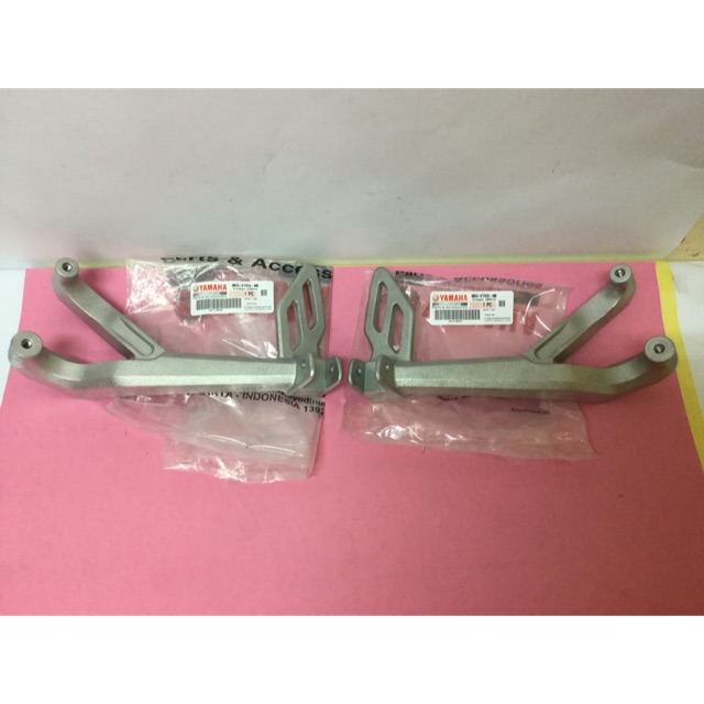 YAMAHA R15 (4/5)REAR FOOTREST BRACKET (100%ORIGINAL) | Shopee Malaysia