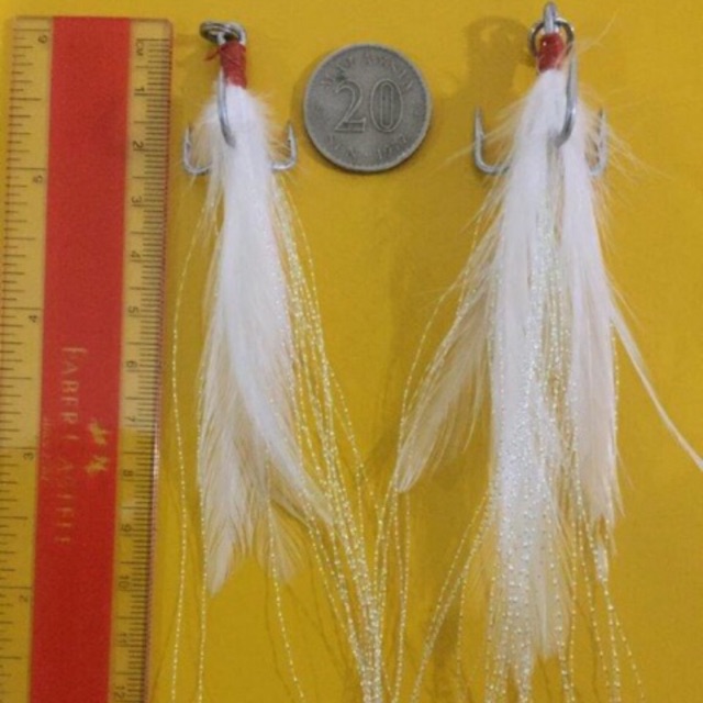 VMC Tenggiri Tri Hook with Feather & Luminious Tinsel (for 30g, 40g ...