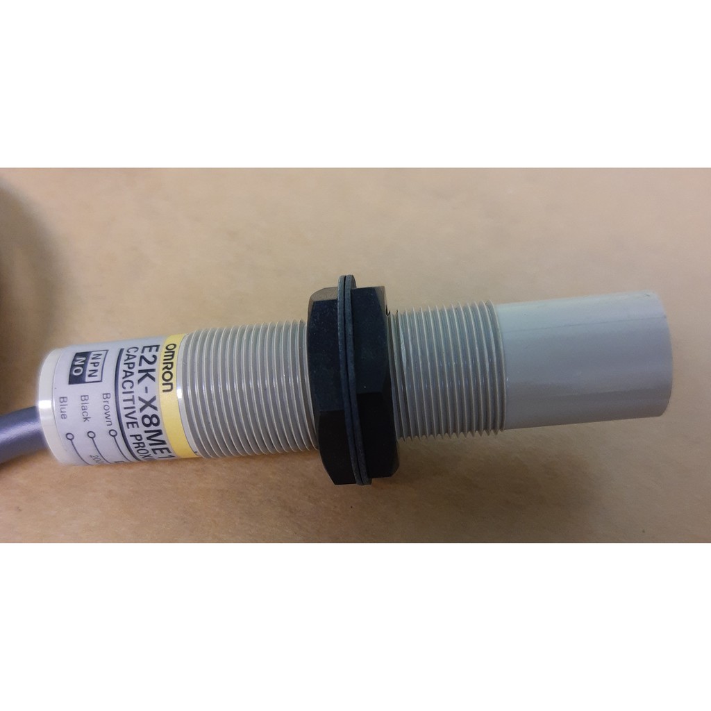 E2K-X8ME1 2M Omron Capacitive Cylindrical Proximity Sensor M18 Head ...