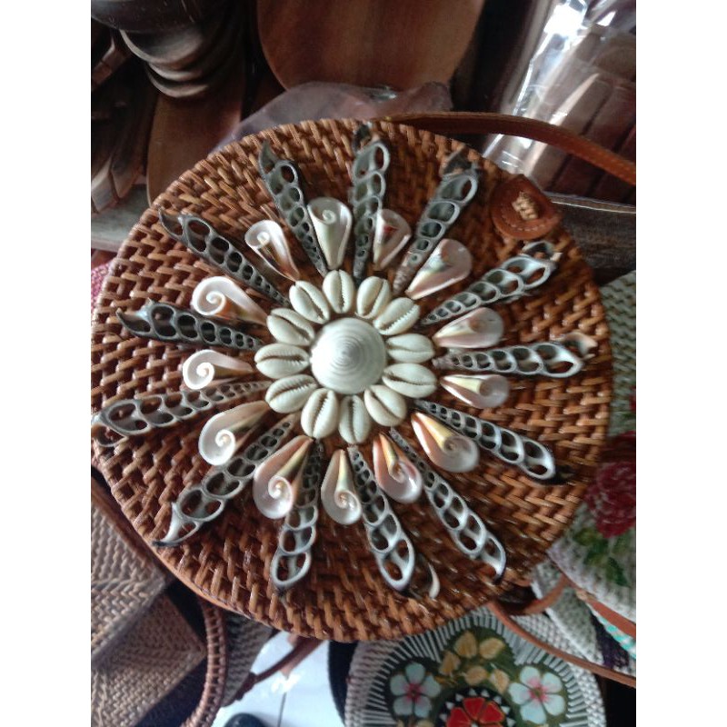 Rattan Sling Bag Shell motif | Shopee Malaysia