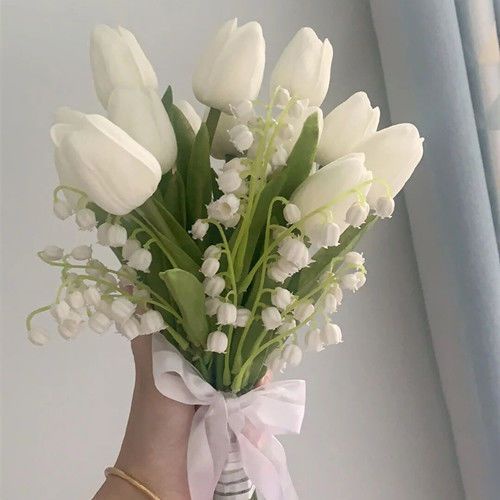 wedding bride bunga tangan pengantin flower bouquet Simple hand tulip ...