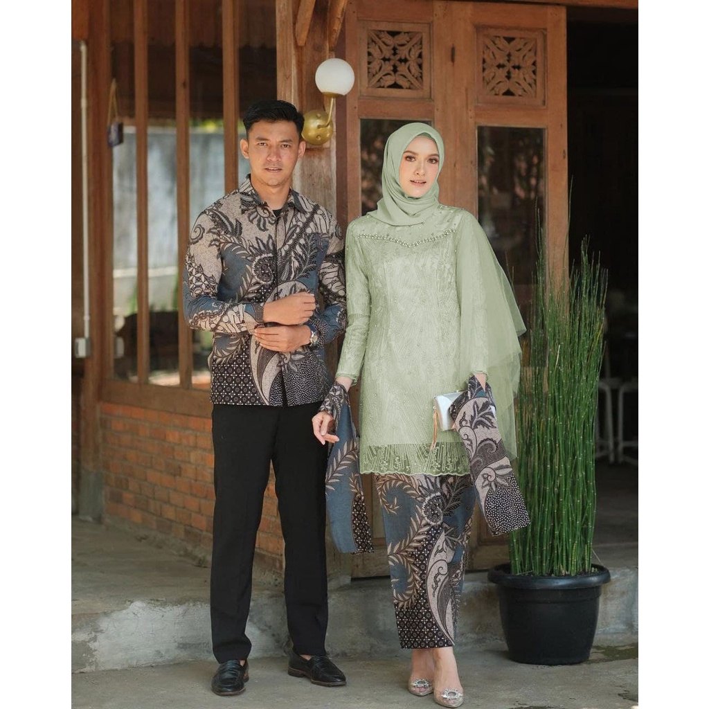 Modern Brocade Couple Batik Shirt, Batik Kebaya, Fiance Application ...