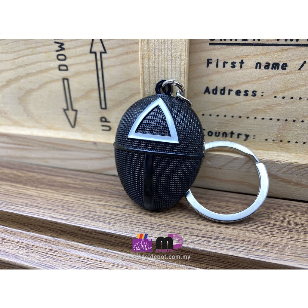 Squid game Triangle mask metal keychain | Shopee Malaysia