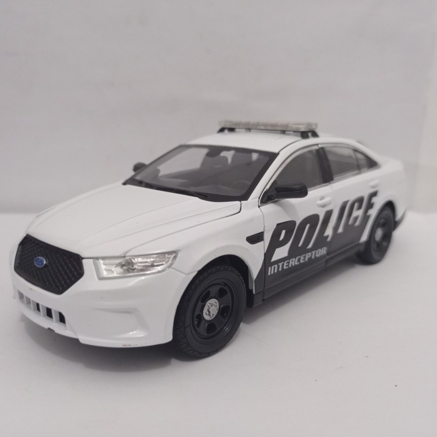Diecast Ford Police Interceptor Welly 1:24 miniature Police car toy ...