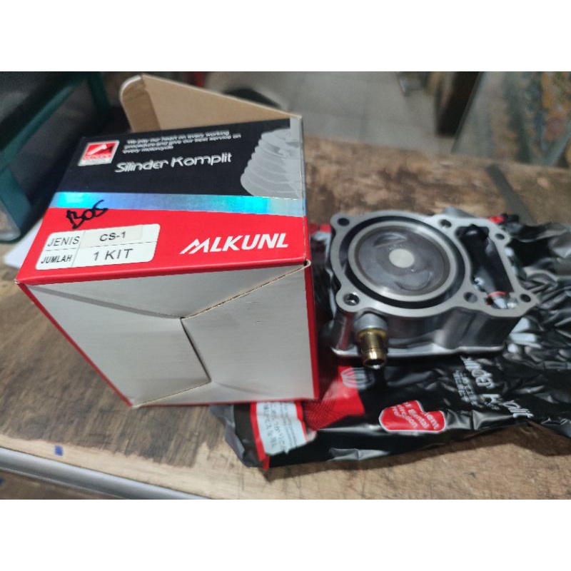 Honda cs1 motorbike cylinder block assembly, complete with piston plus ...