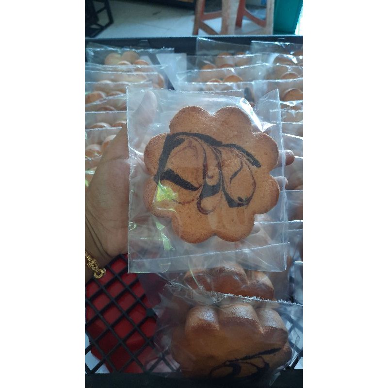 Bahulu pecah 8/ bahulu kemboja sponge cake for doorgift/goodies ...