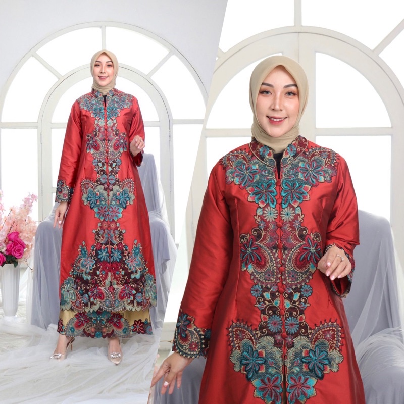 Malay Kebaya Suit Embroidery Fan Sweep Universe Friendly Kebaya