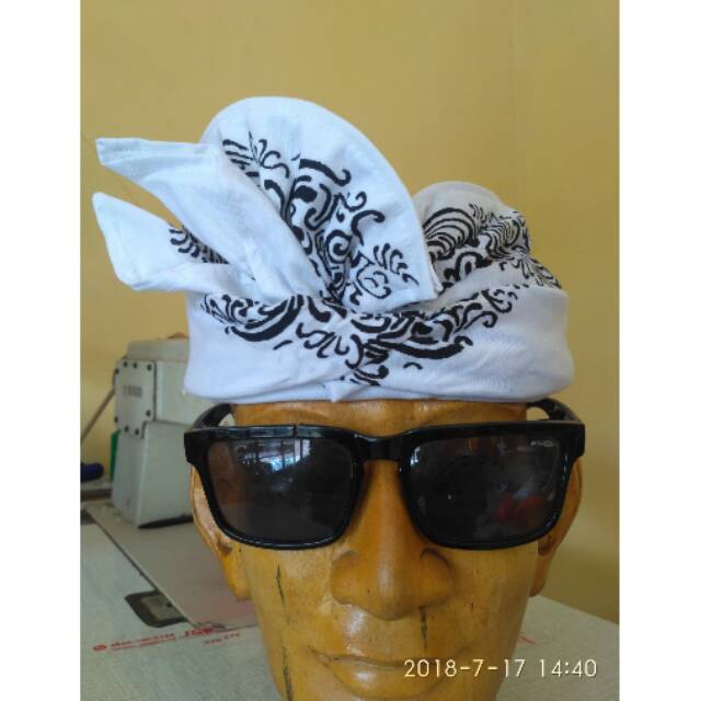 Udeng batik with a typical Balinese samlung carved motif | Shopee Malaysia