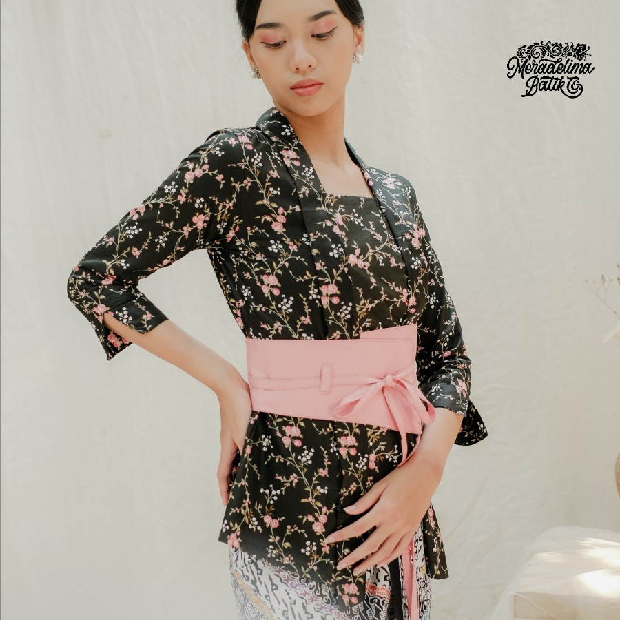 KATUN Kebaya Politikaru Clarris 7/8 Sleeves Meradelima Black Japanese ...