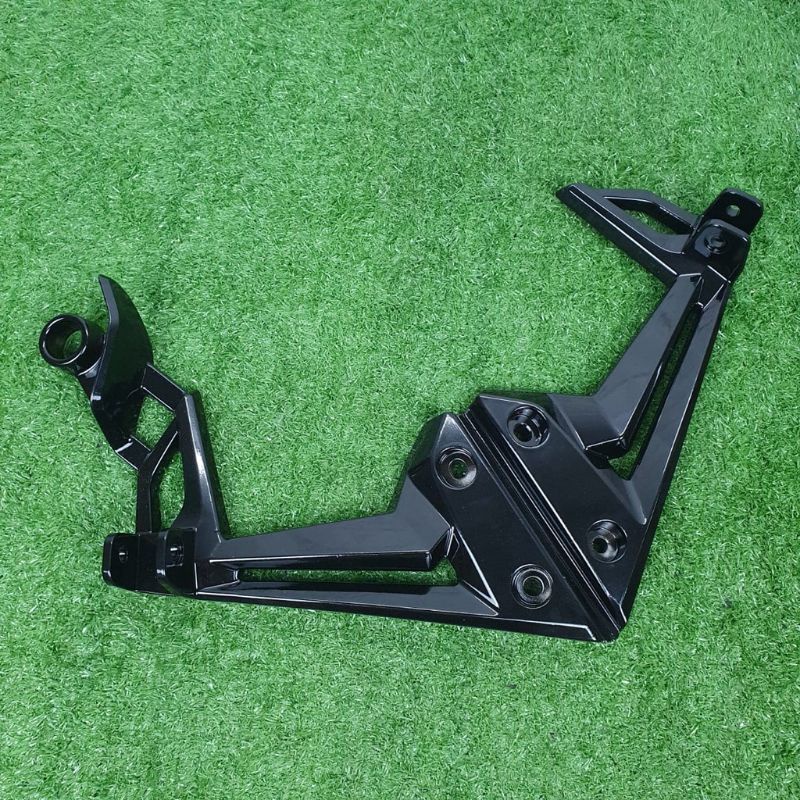 YAMAHA LC135 LC 135 135LC V2 REAR FOOTREST BRACKET / REAR FOOT REST ...