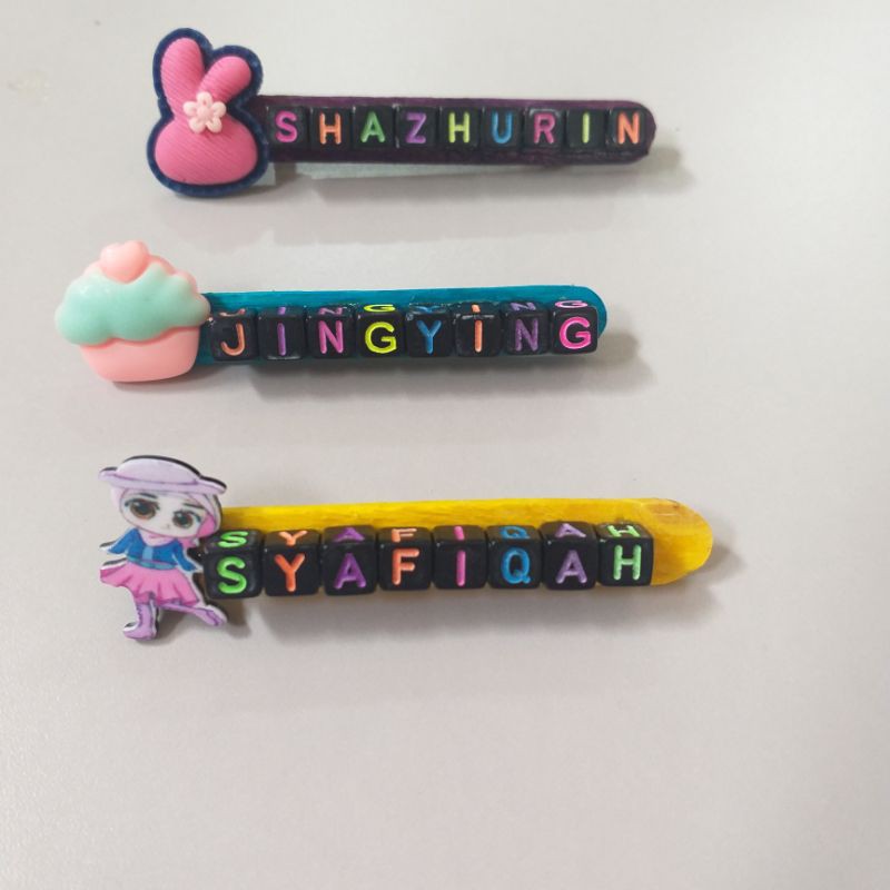 Hadiah hari guru Brooch Pin customized nama / Brooch souvenir gift ...