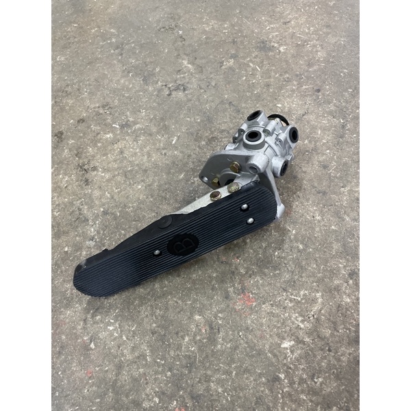 HINO NISSAN ISUZU FUSO LORRY E6 FOOT PUMP / KAKI BRAKE PUMP | Shopee ...