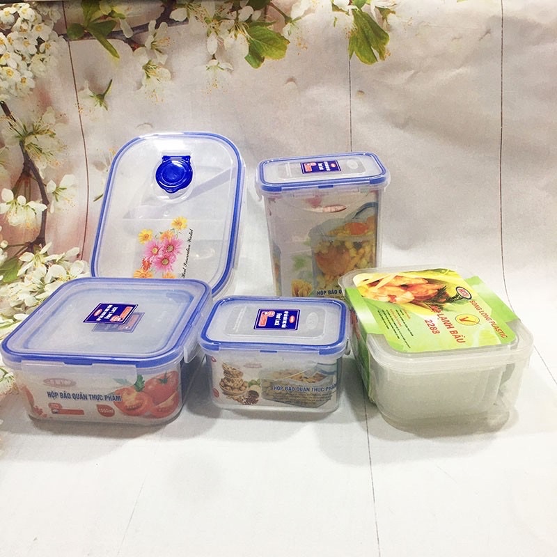 Set of beautiful thick Song Long plastic food storage boxes with 4 ...