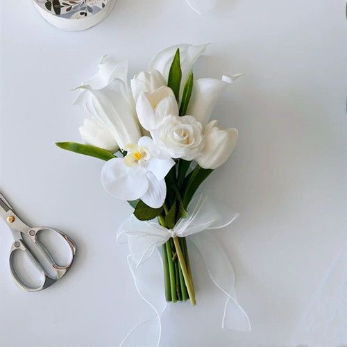 wedding bride bunga tangan pengantin flower bouquet Simple hand tulip ...