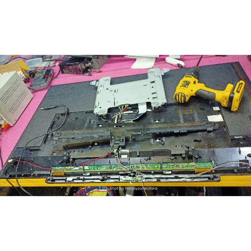 Sony KDL-40R470B Screen crack and backlight problem 20/01/22 | Shopee ...