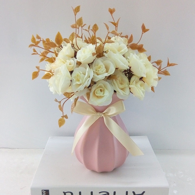 Pasu bunga kering seramik moden yang sederhana, ruang tamu segar kecil ...