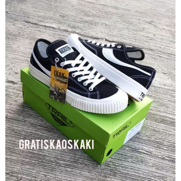 Original BLACK WHITE COMPAS LOW TRAIL SNEAKERS FOR MEN/WOMEN | Shopee ...