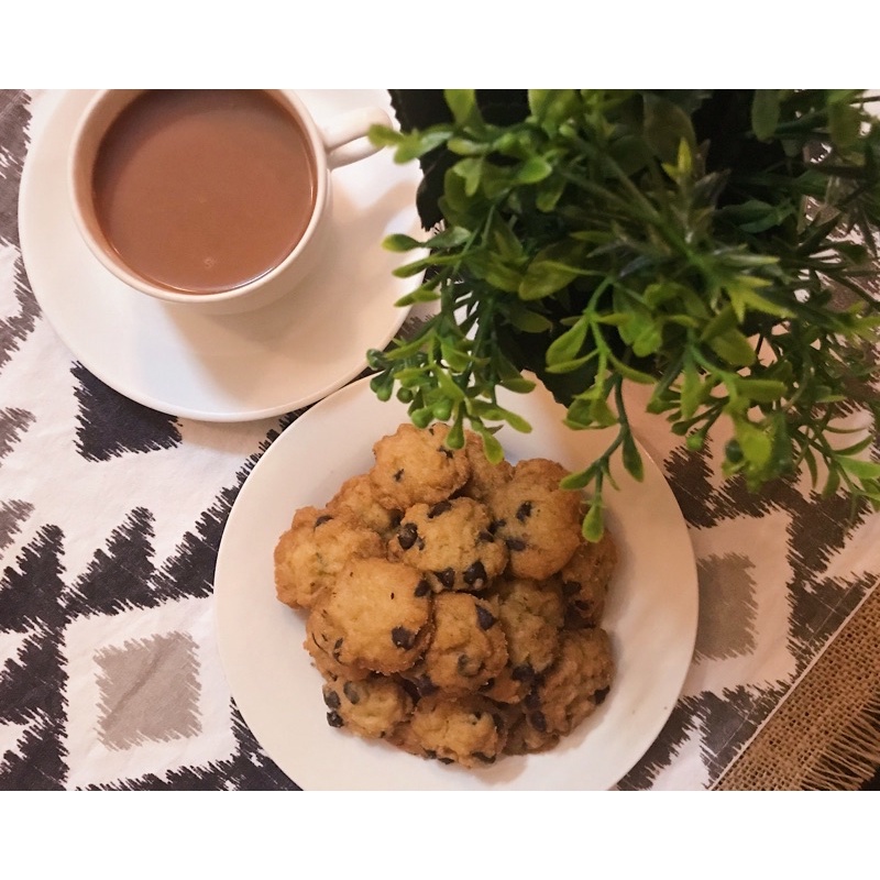Biskut Raya Famous Chocolate Chip Cookies 200g/400g | Shopee Malaysia