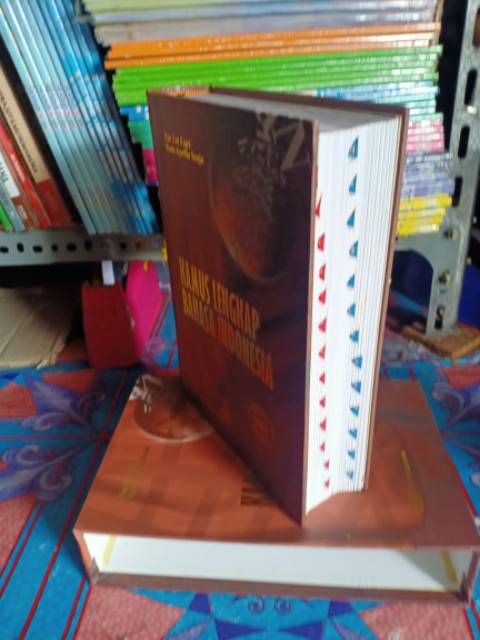 Complete Indonesian Dictionary (with box) | Shopee Malaysia