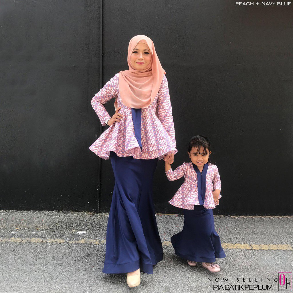 BAJU SEDONDON IBU DAN ANAK ( PIA BATIK PEPLUM - PEACH + NAVY BLUE ...
