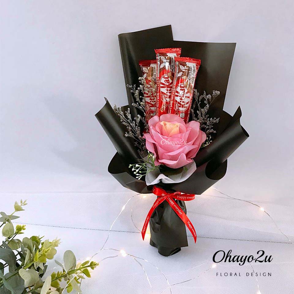 Chocolate KitKat Snickers Rose Flower Bouquet /巧克力花束 | Shopee Malaysia