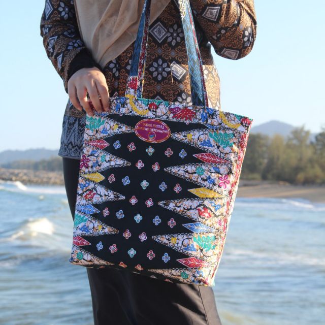 Beg Batik (Totebag) + Free gift🌸 | Shopee Malaysia