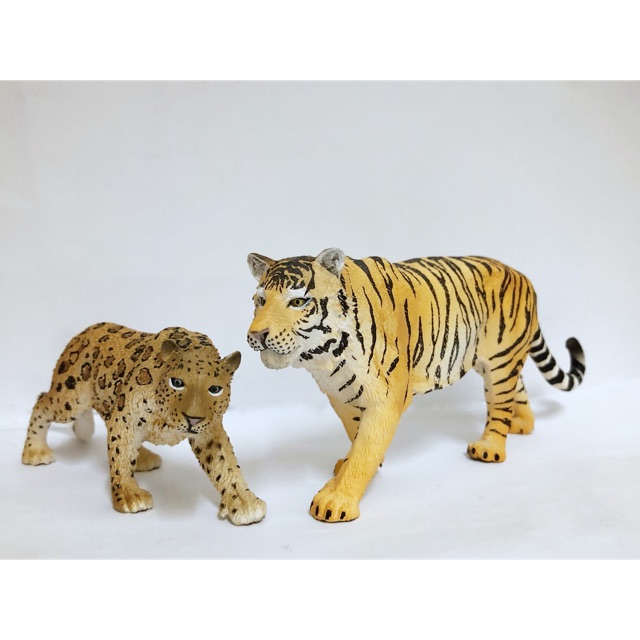 Siberian Tiger With Amur Leopard Figurines - Collecta | Shopee Malaysia