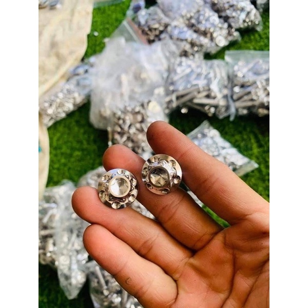 Combo of 4 screws 8li25 Salaya gives away red dragon temple to catch ...