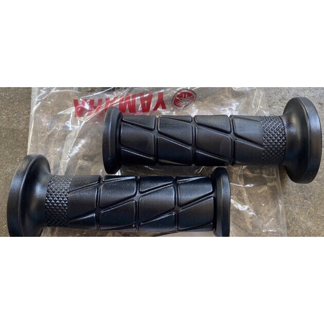 YAMAHA HANDLE GRIP LAGENDA SET ORIGINAL | Shopee Malaysia